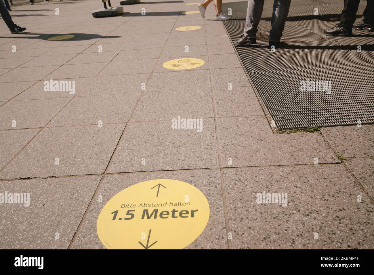 1 5 meter distance hi-res stock photography and images - Alamy