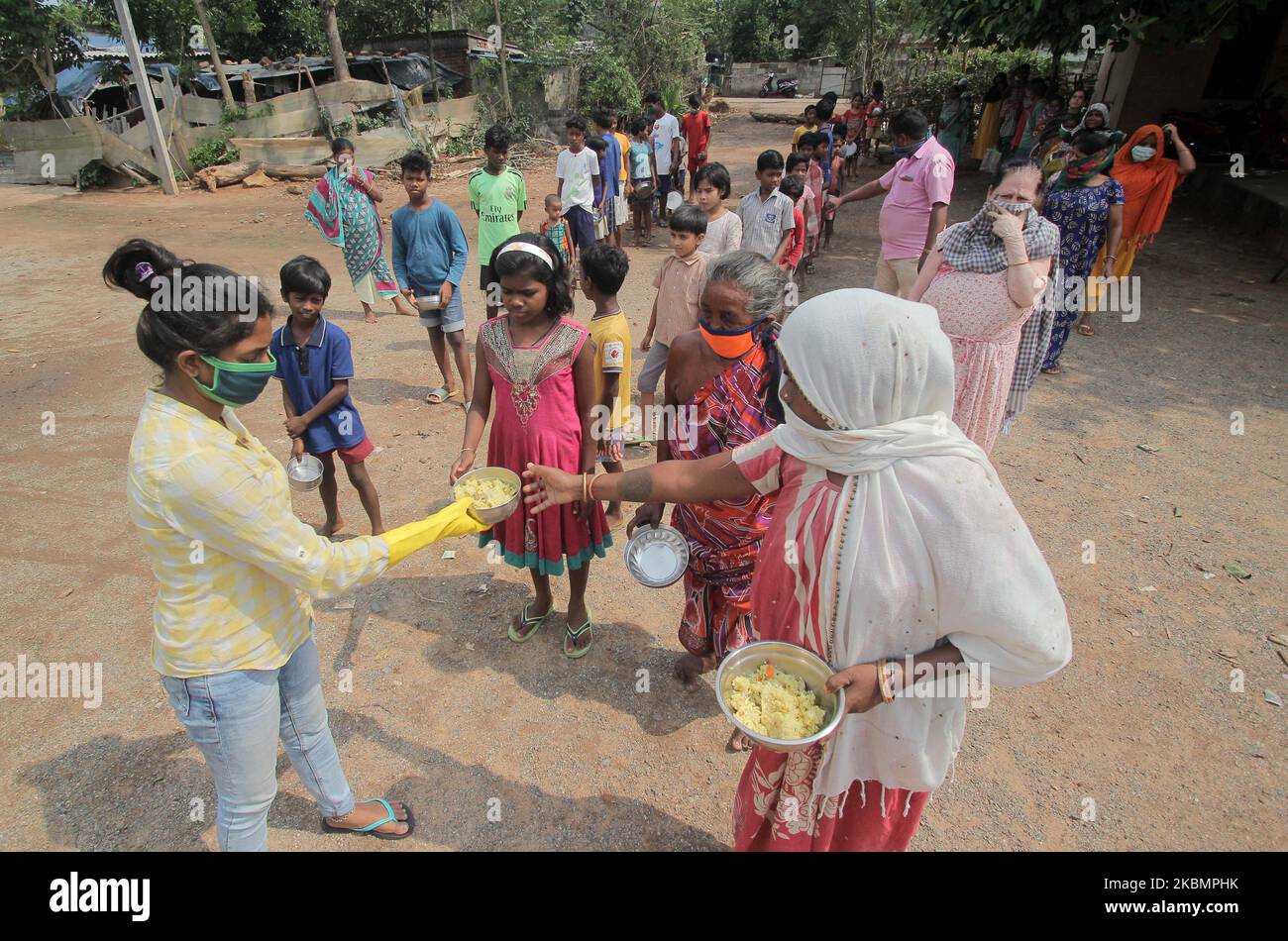 Slum food donate hi-res stock photography and images - Alamy
