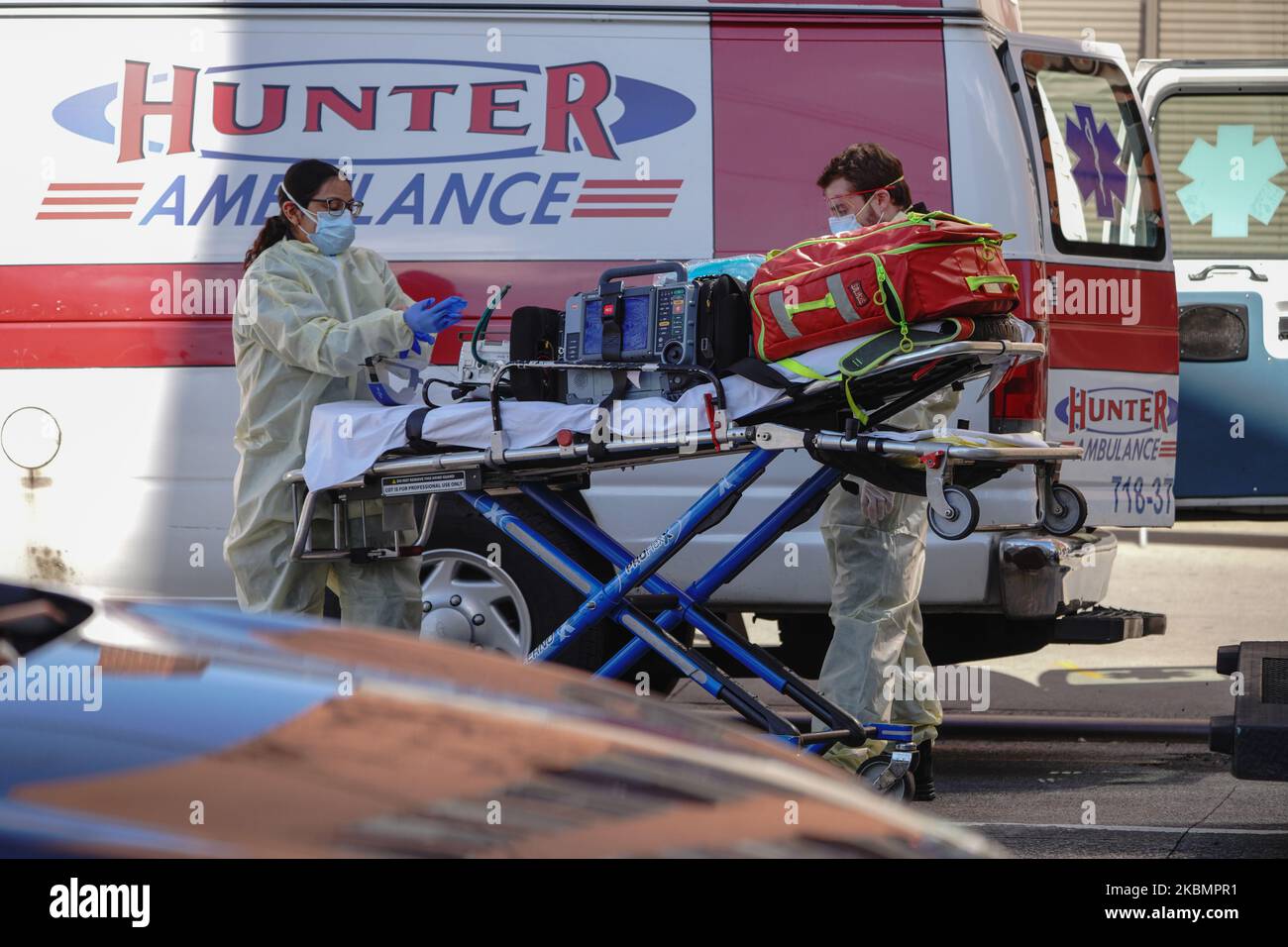 View of emt personnel hi-res stock photography and images - Alamy