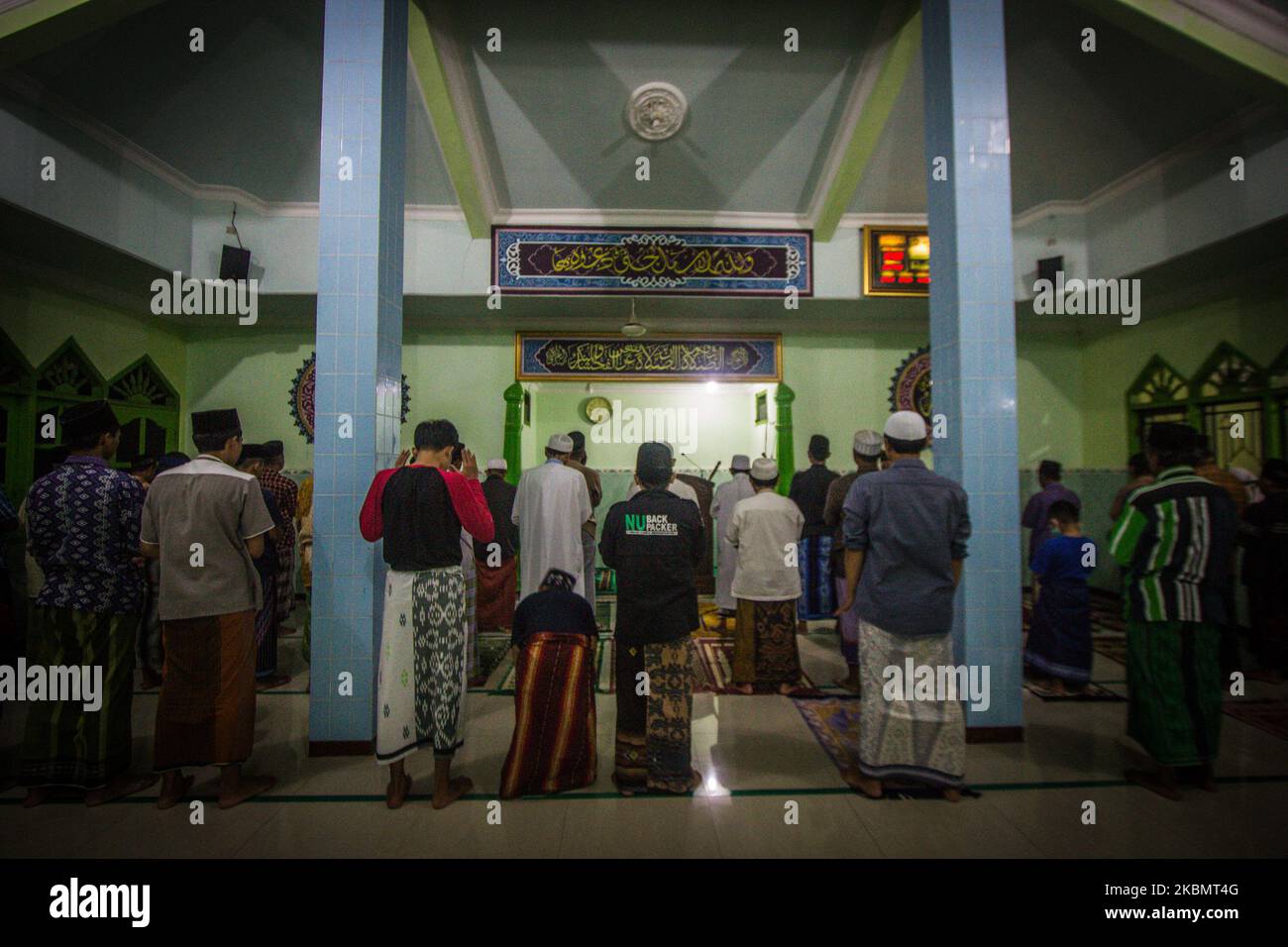 Muslims perform the first 'Tarawih' prayer on the eve of the Islamic ...
