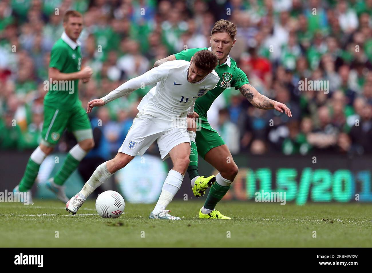 Adam Lallana of England battles with Jeff Hendrick of Ireland during ...