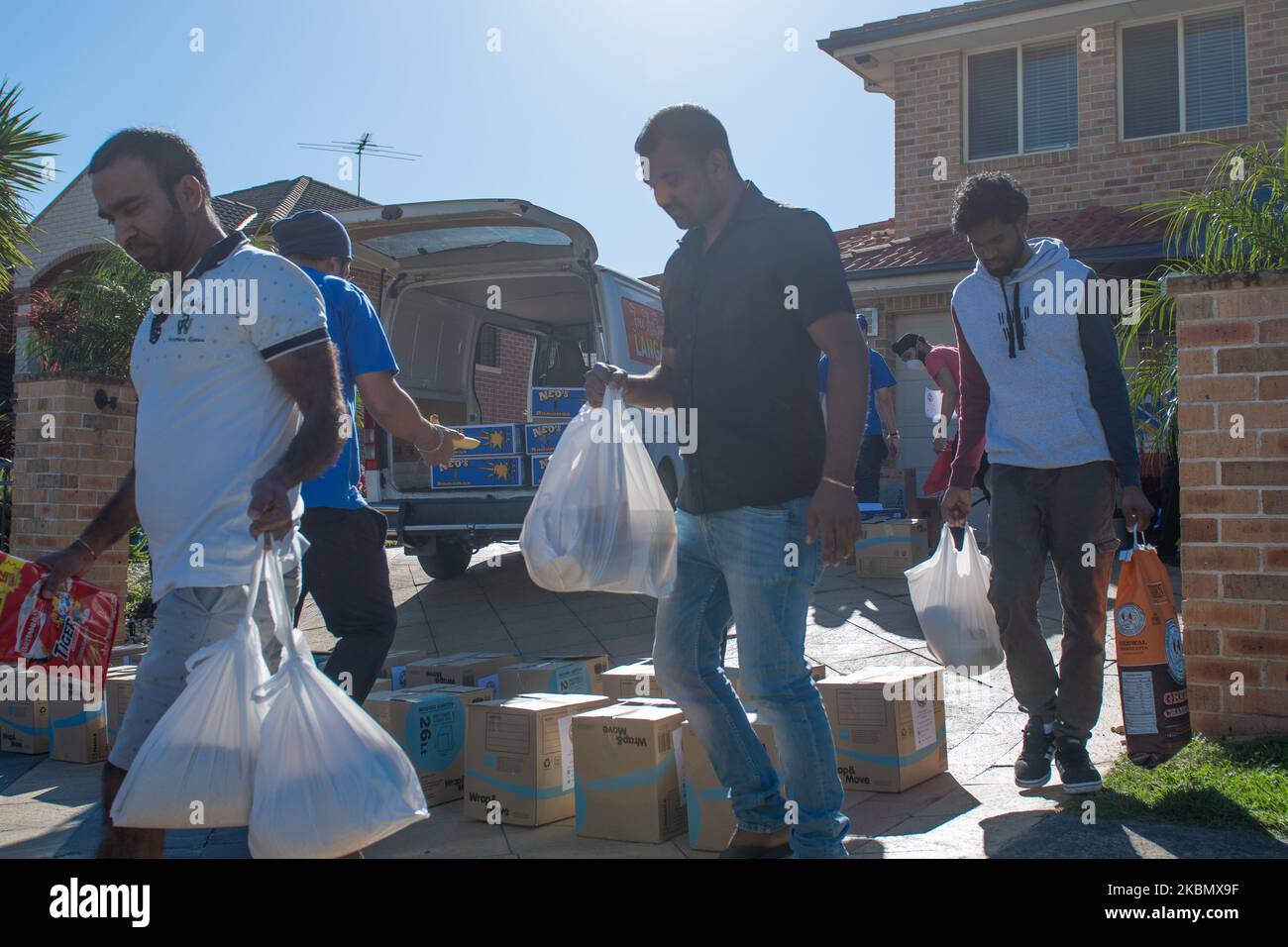Students collect food hi-res stock photography and images - Alamy