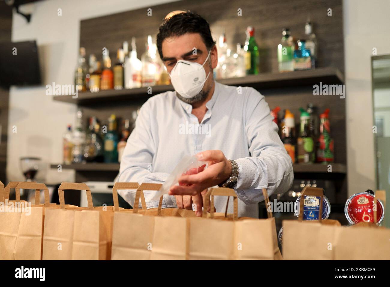 Cafè Restaurant and Bar makes vacuum cocktails for home deliveries in ...