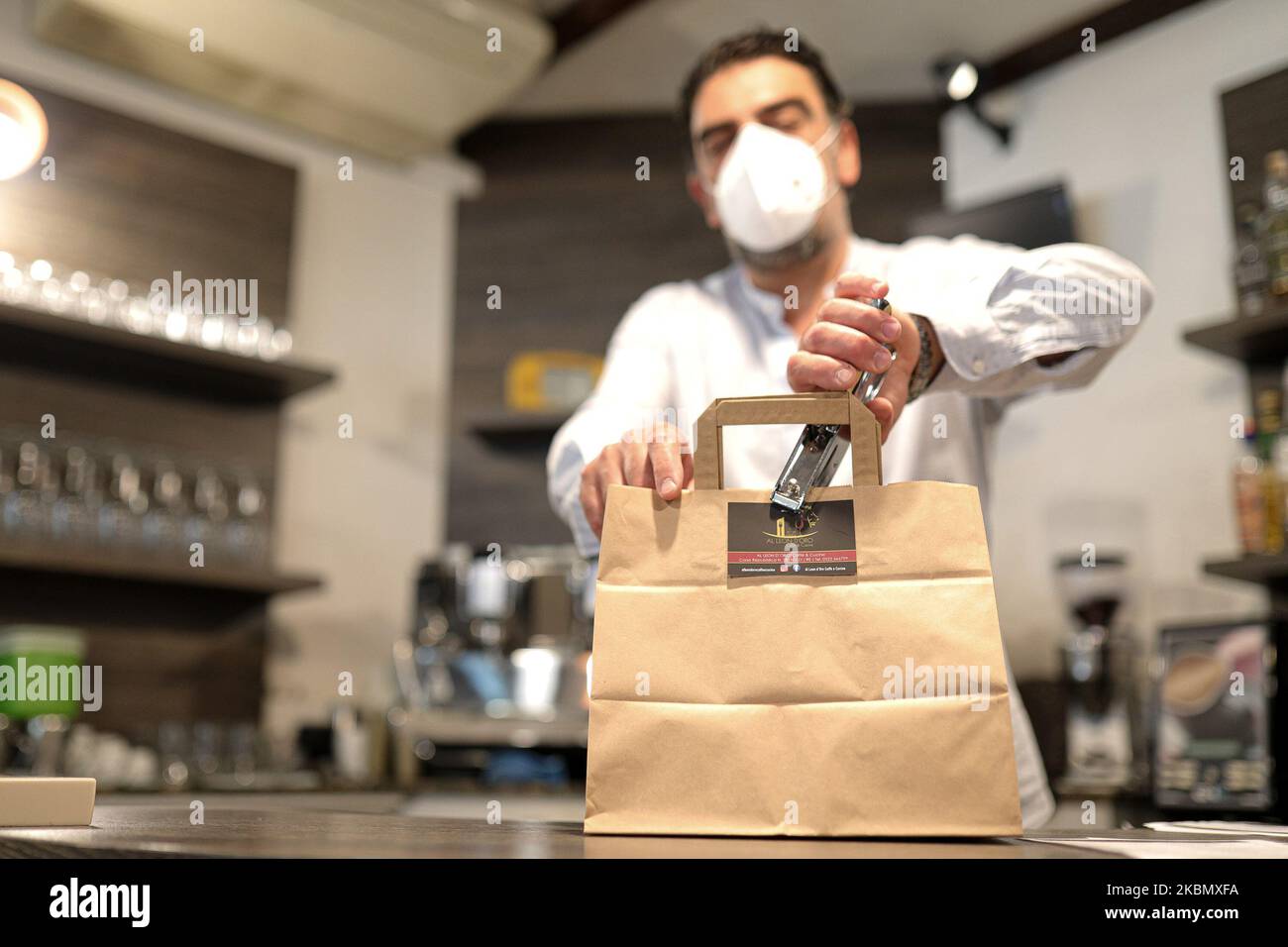 Cafè Restaurant and Bar makes vacuum cocktails for home deliveries in ...