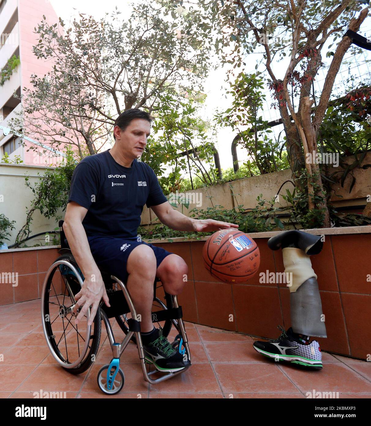 Athlete prosthetic leg trains hi-res stock photography and images - Alamy