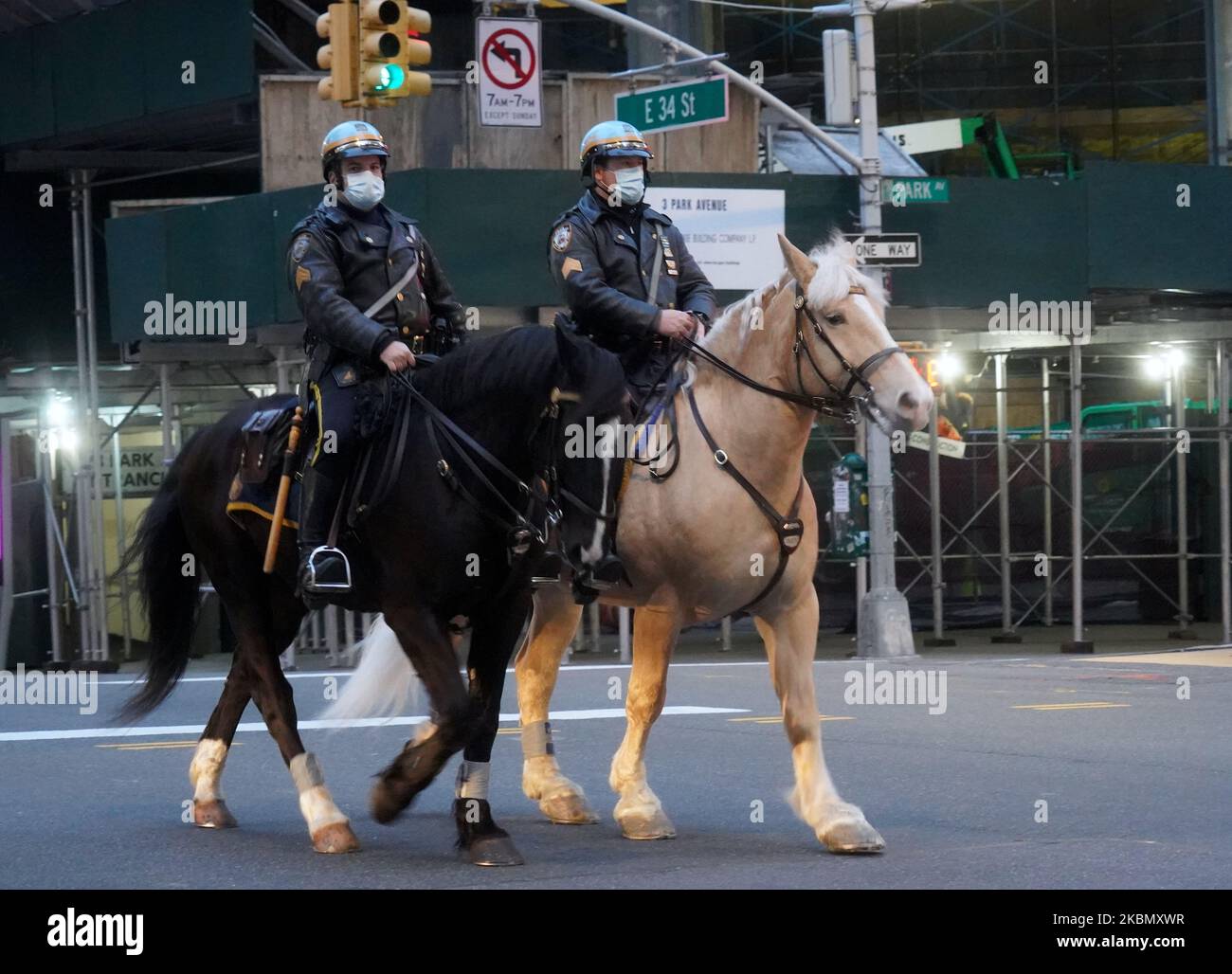 Nypd mounted unit hi-res stock photography and images - Alamy