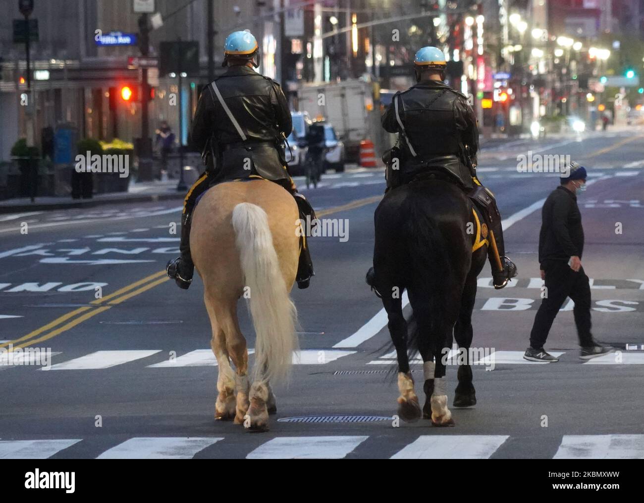 Nypd mounted unit hi-res stock photography and images - Alamy