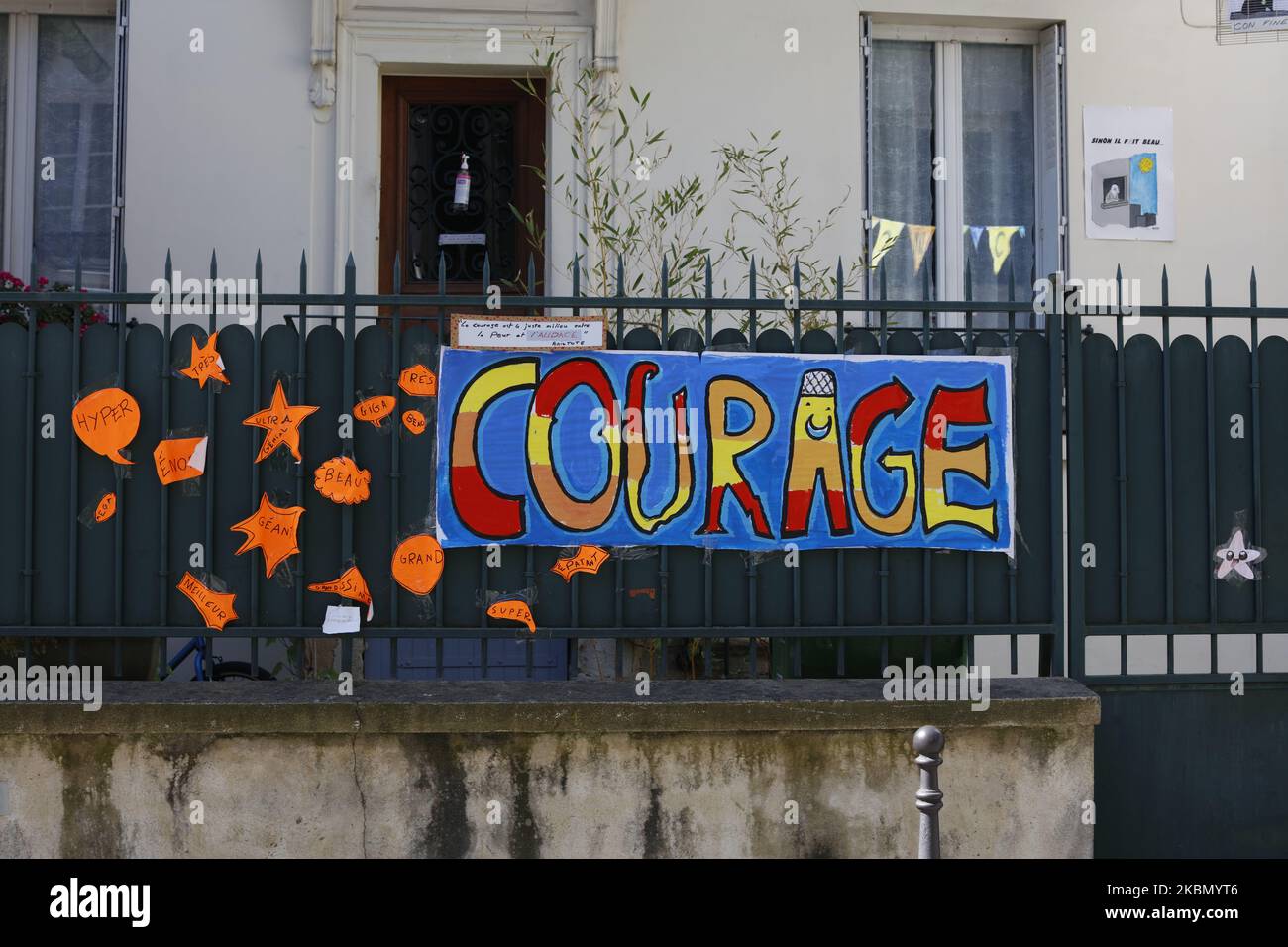 A sign that reads ''Courage'' a front a house, in Paris as a lockdown ...