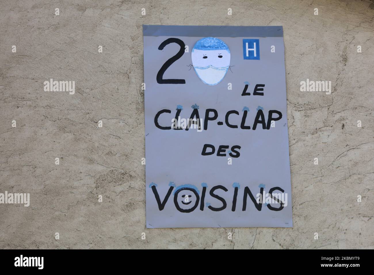 Sign that reads ''Courage'' a front a house, in Paris as a lockdown is ...