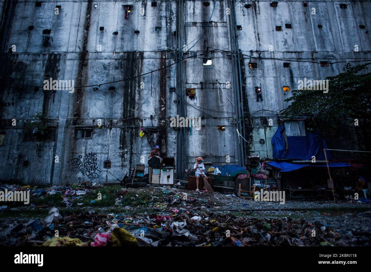 Residents of a tenement hi-res stock photography and images - Alamy