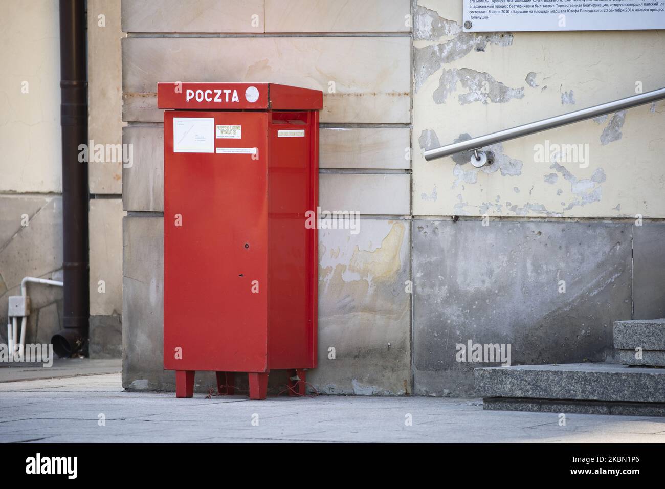 Open red box government hi-res stock photography and images - Alamy