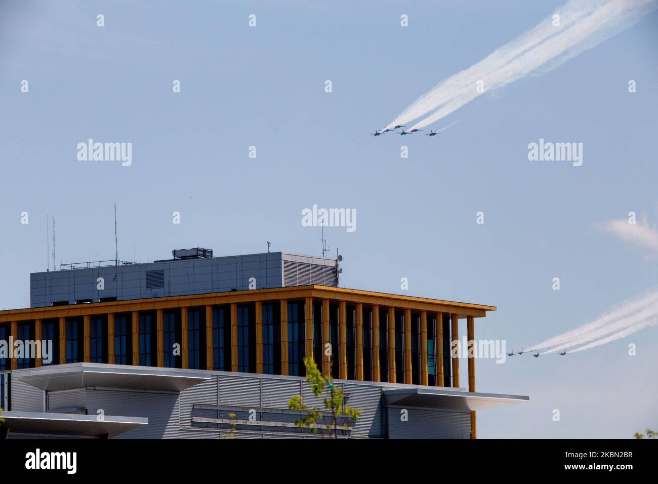 The Navy Blue Angels and Air Force Thunderbirds fly over downtown ...