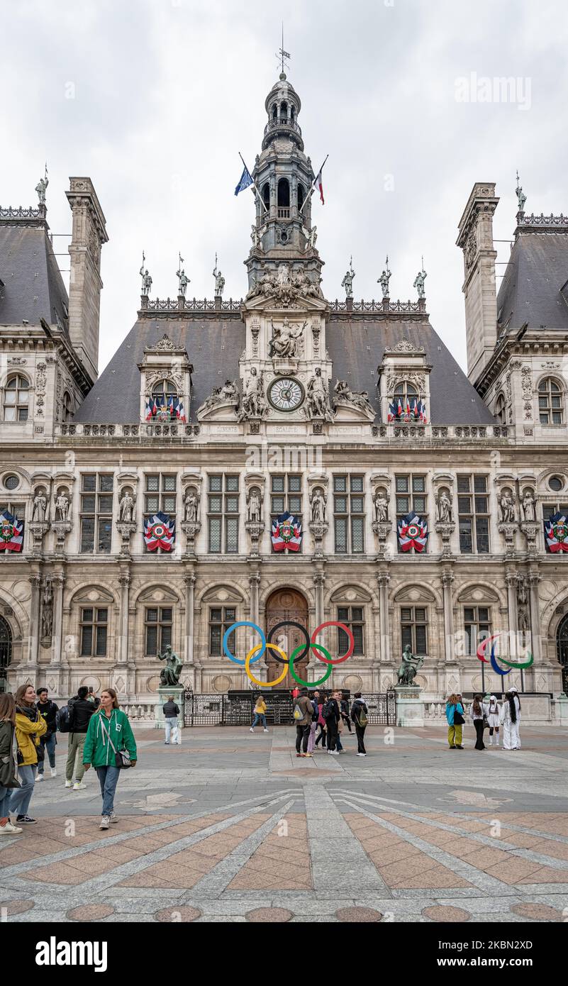 The central section of the Hotel de Ville and tourists in the Parvis de ...