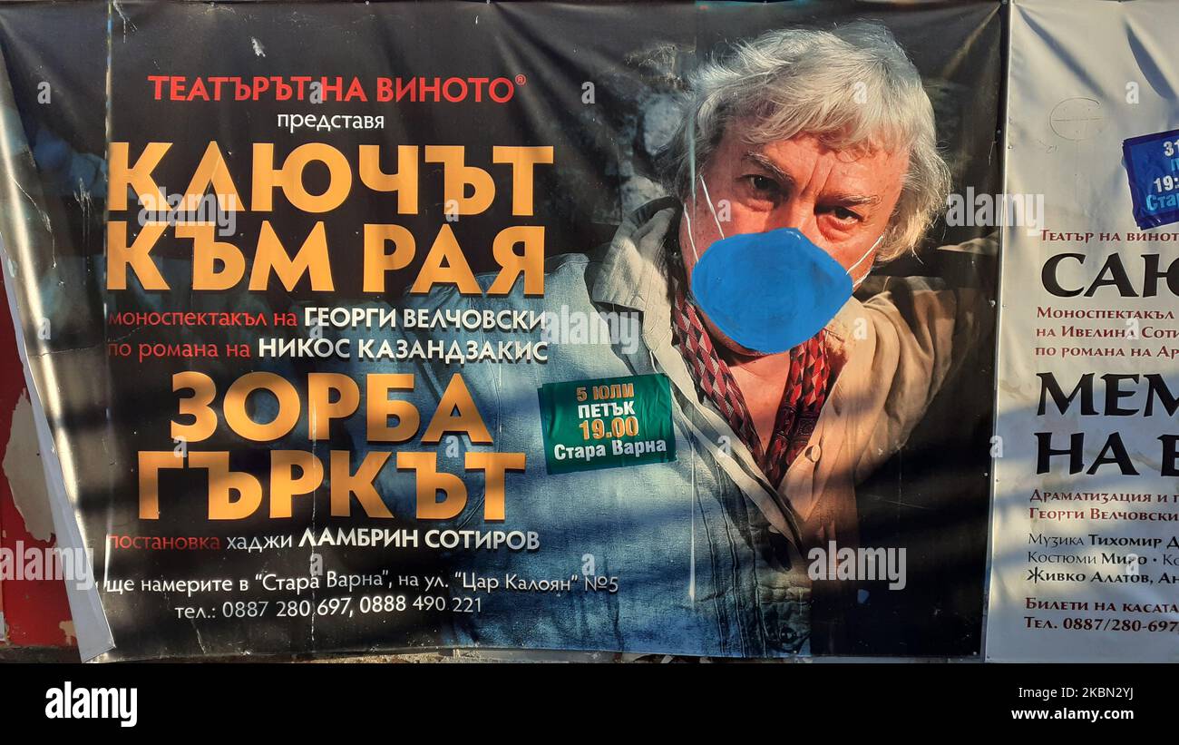 Faces of advertising banners hi-res stock photography and images - Alamy