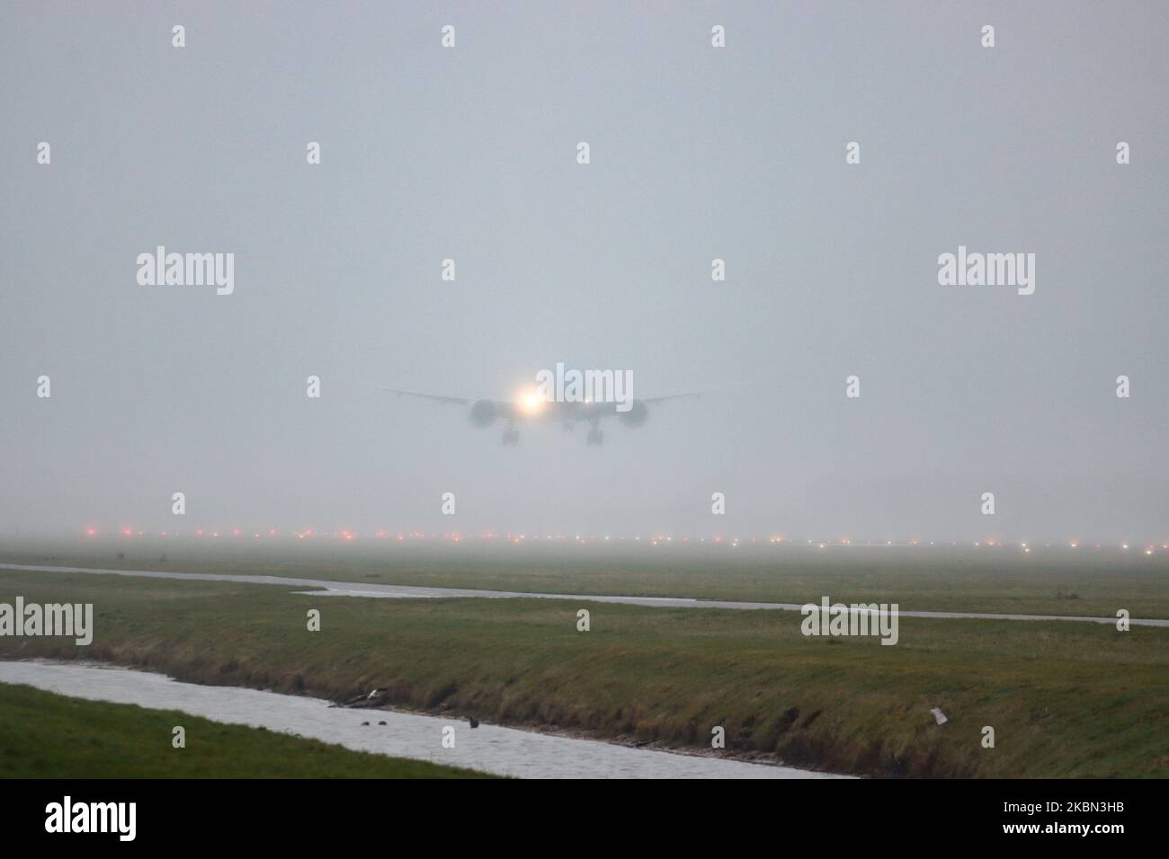 Airline pilot in storm in cockpit hi-res stock photography and images ...