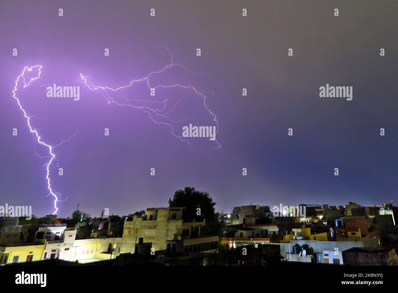 India lightning 2020 hi-res stock photography and images - Alamy