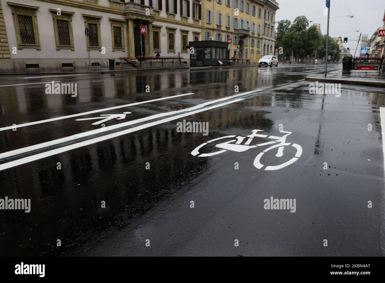 Construction of new bike paths connecting San Babila to Sesto San ...