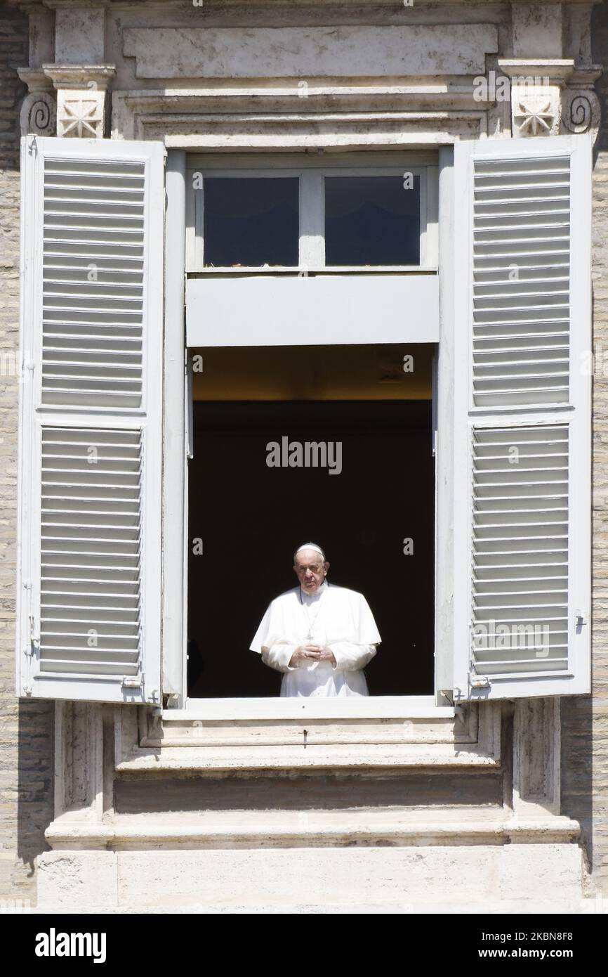 Pope Francis salutes from the window of the apostolic palace ...
