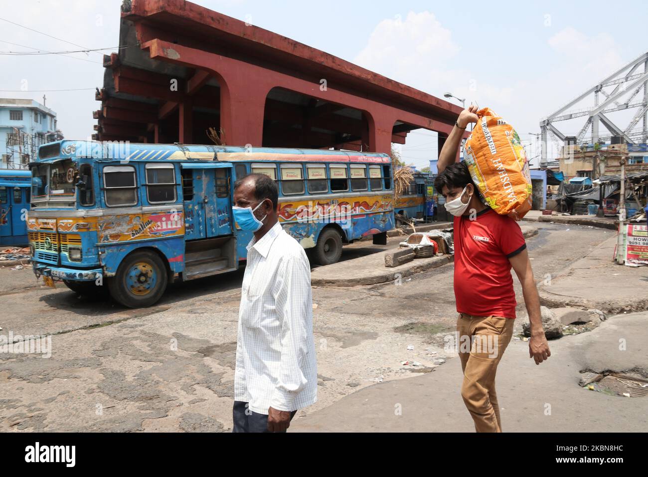 Howrah bus strand hi-res stock photography and images - Alamy