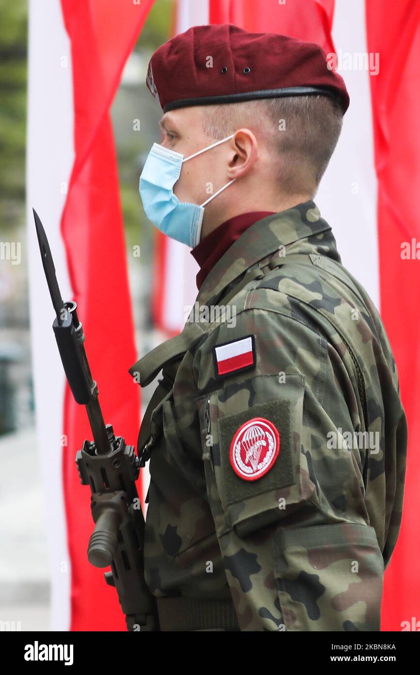 Polish Army soldier wears a protective face mask during coronavirus ...