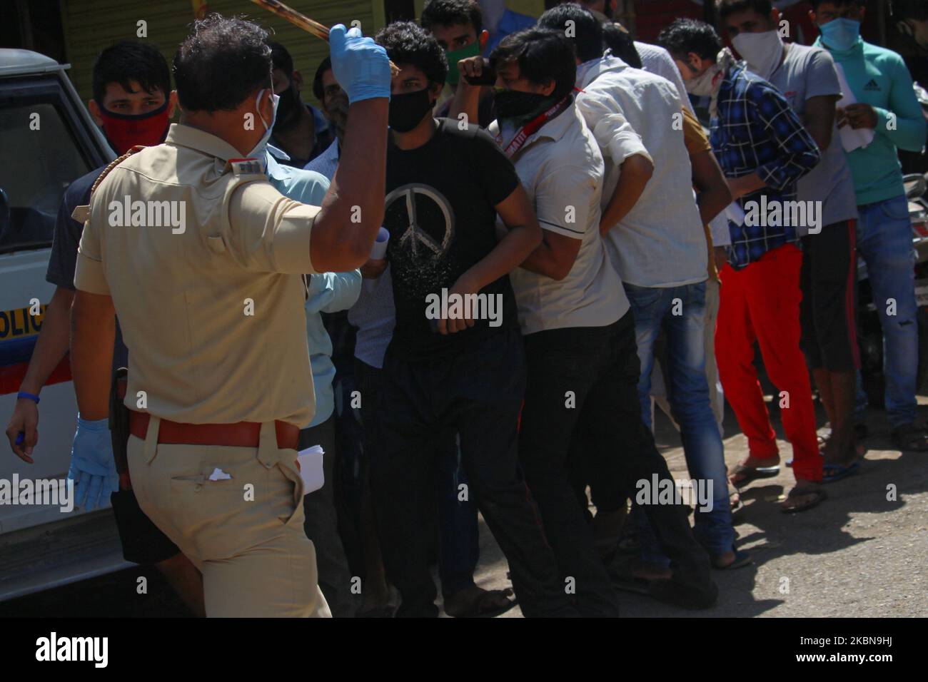 Customer in return queue hi-res stock photography and images - Alamy