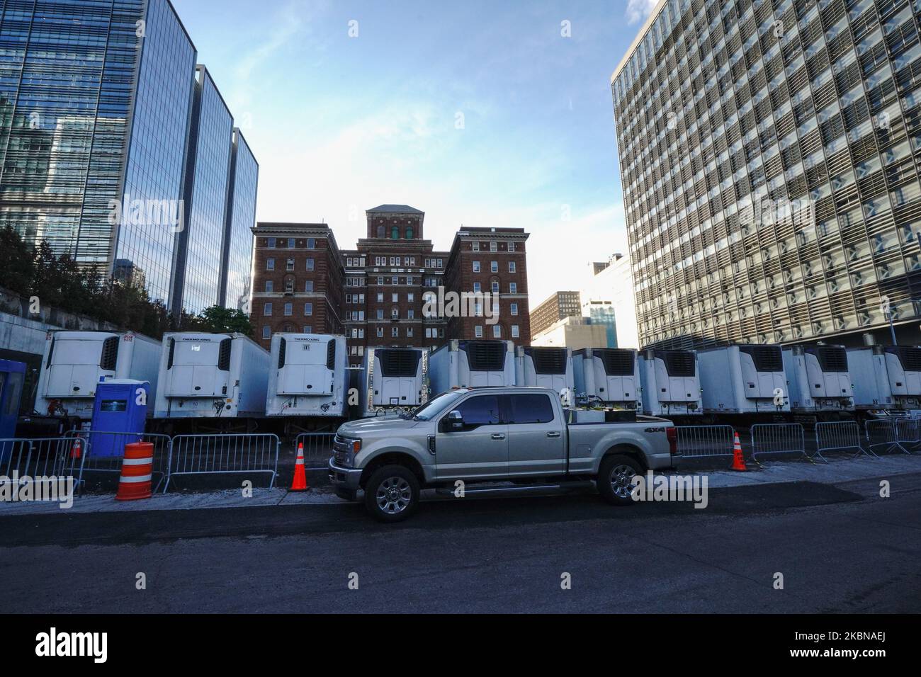 Parked makeshift morgue hi-res stock photography and images - Alamy