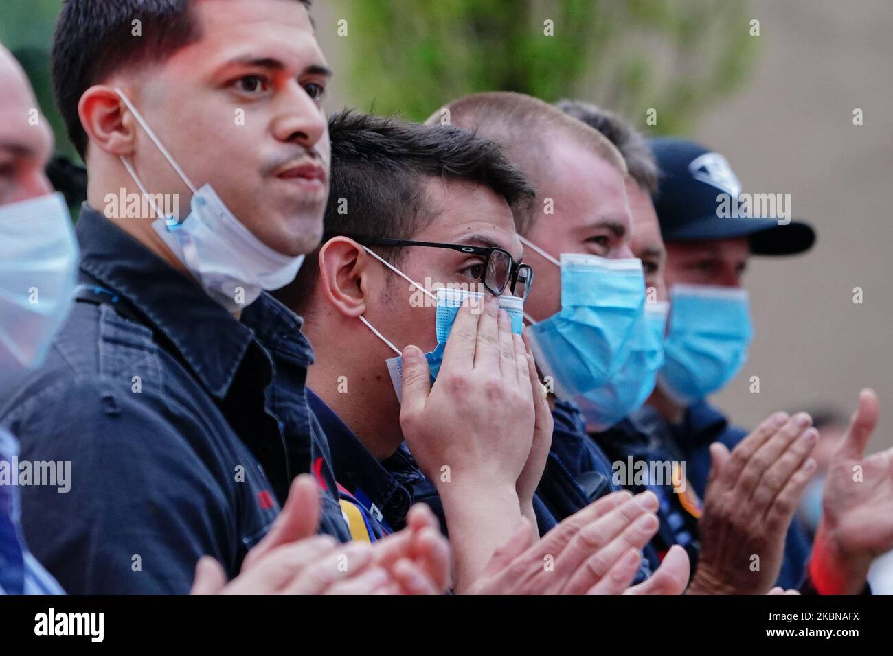 Man clapping in appreciation outdoor hi-res stock photography and ...