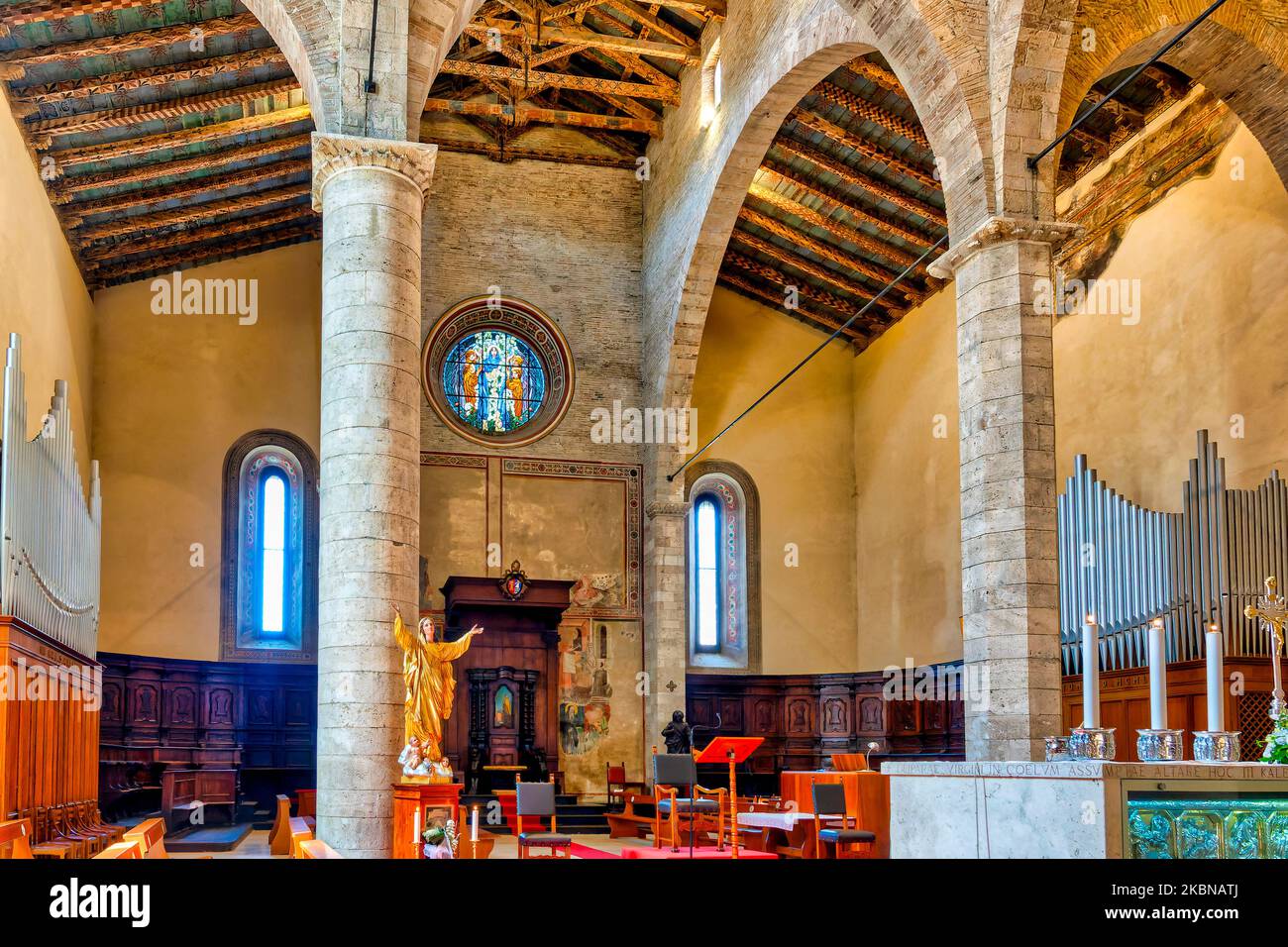 Interior of the Cathedral, Teramo Italy Stock Photo - Alamy