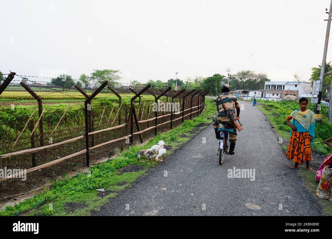 Bangladesh border fence hi-res stock photography and images - Alamy