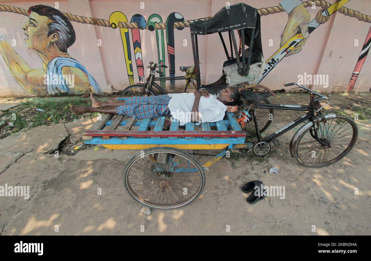 Homeless trolley hi-res stock photography and images - Alamy