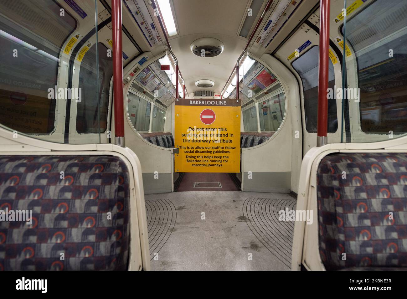 Section of bakerloo line carriage hi-res stock photography and images ...