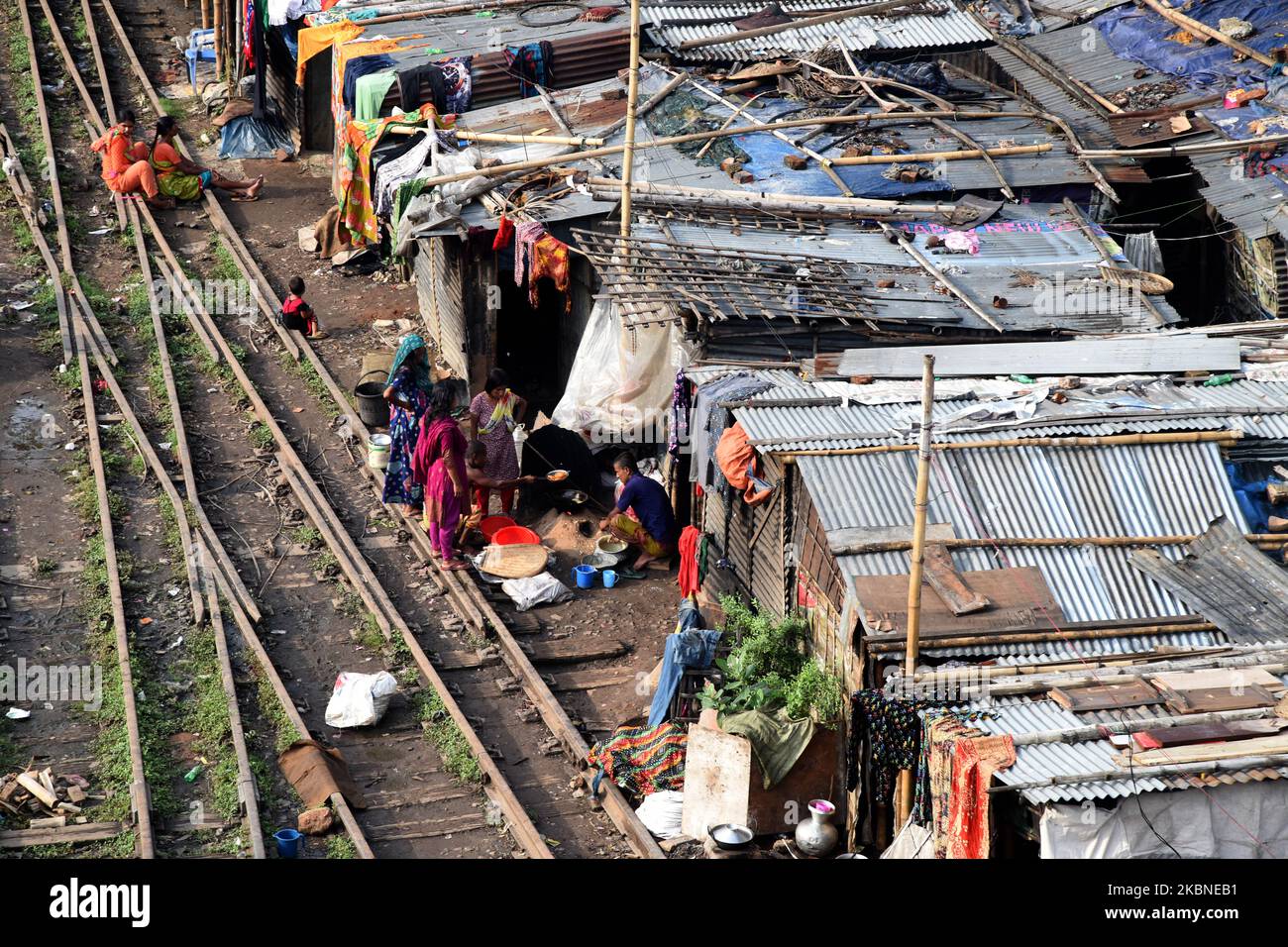 Railway slums of bangladesh hi-res stock photography and images - Alamy