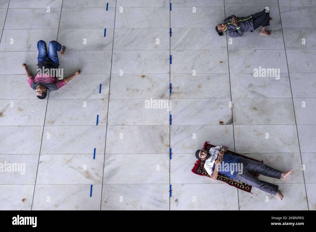 Men in masks take hi-res stock photography and images - Alamy