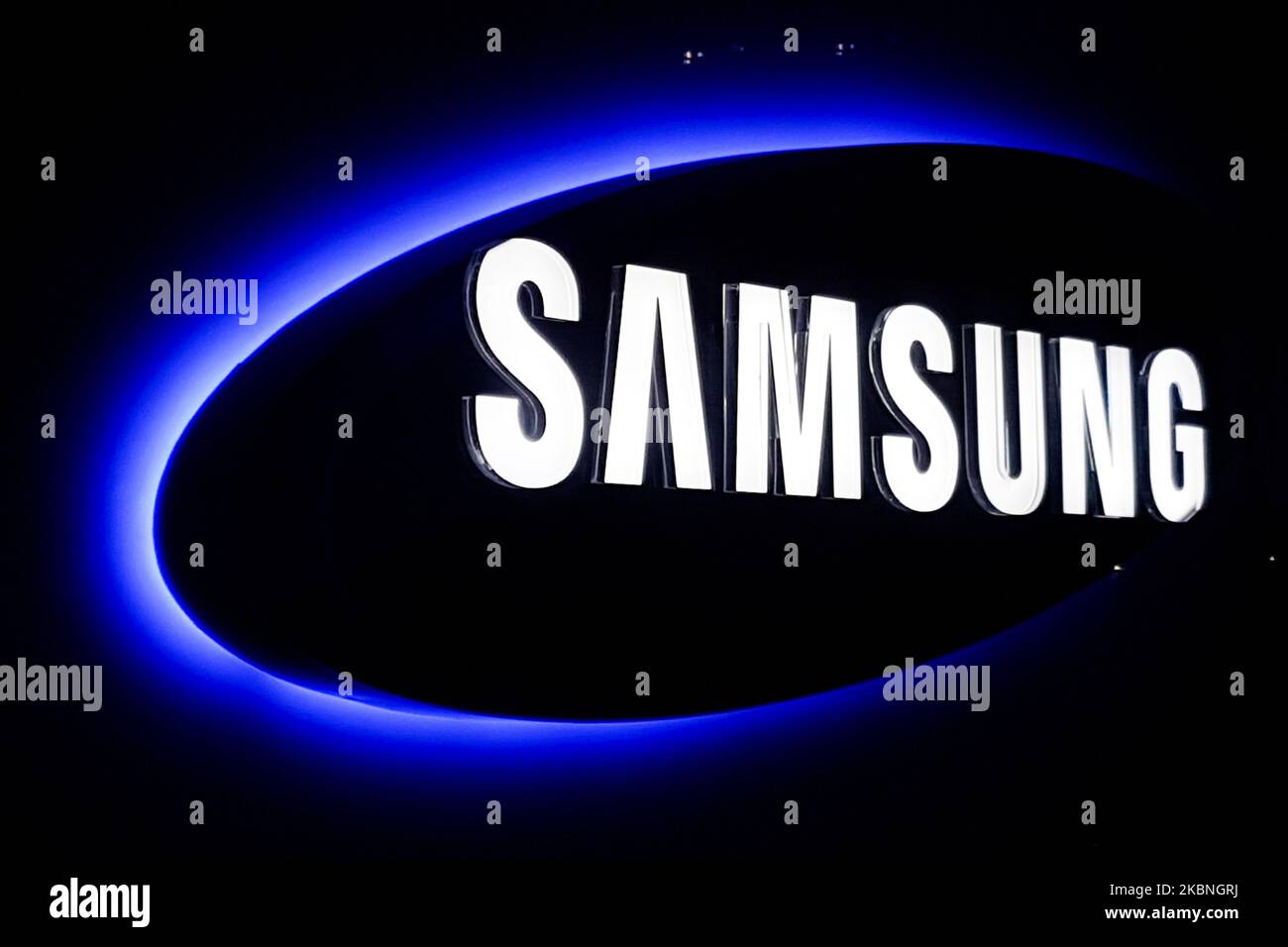 Samsung customer service hi-res stock photography and images - Alamy