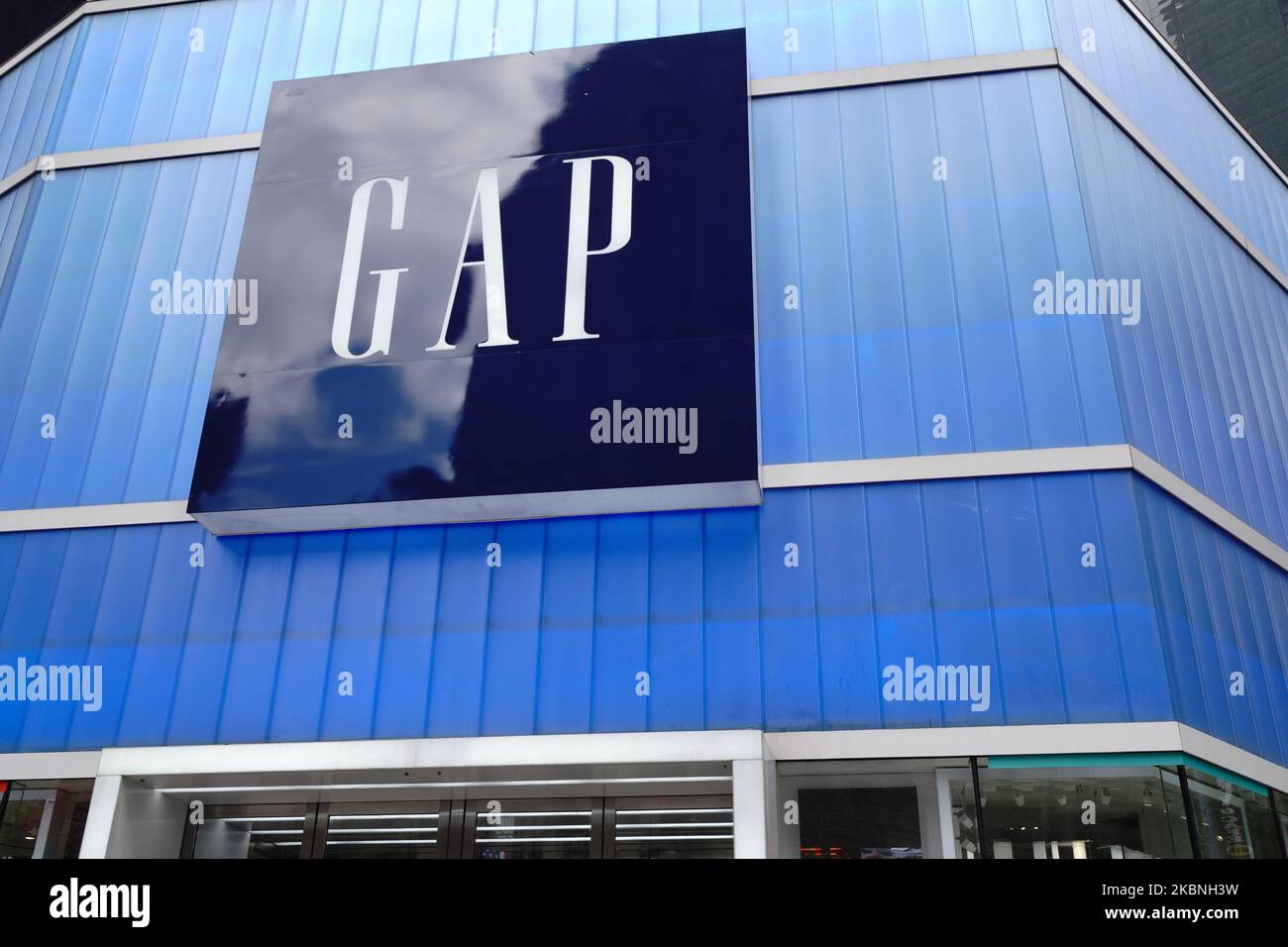Billboard gap in new york hi-res stock photography and images - Alamy