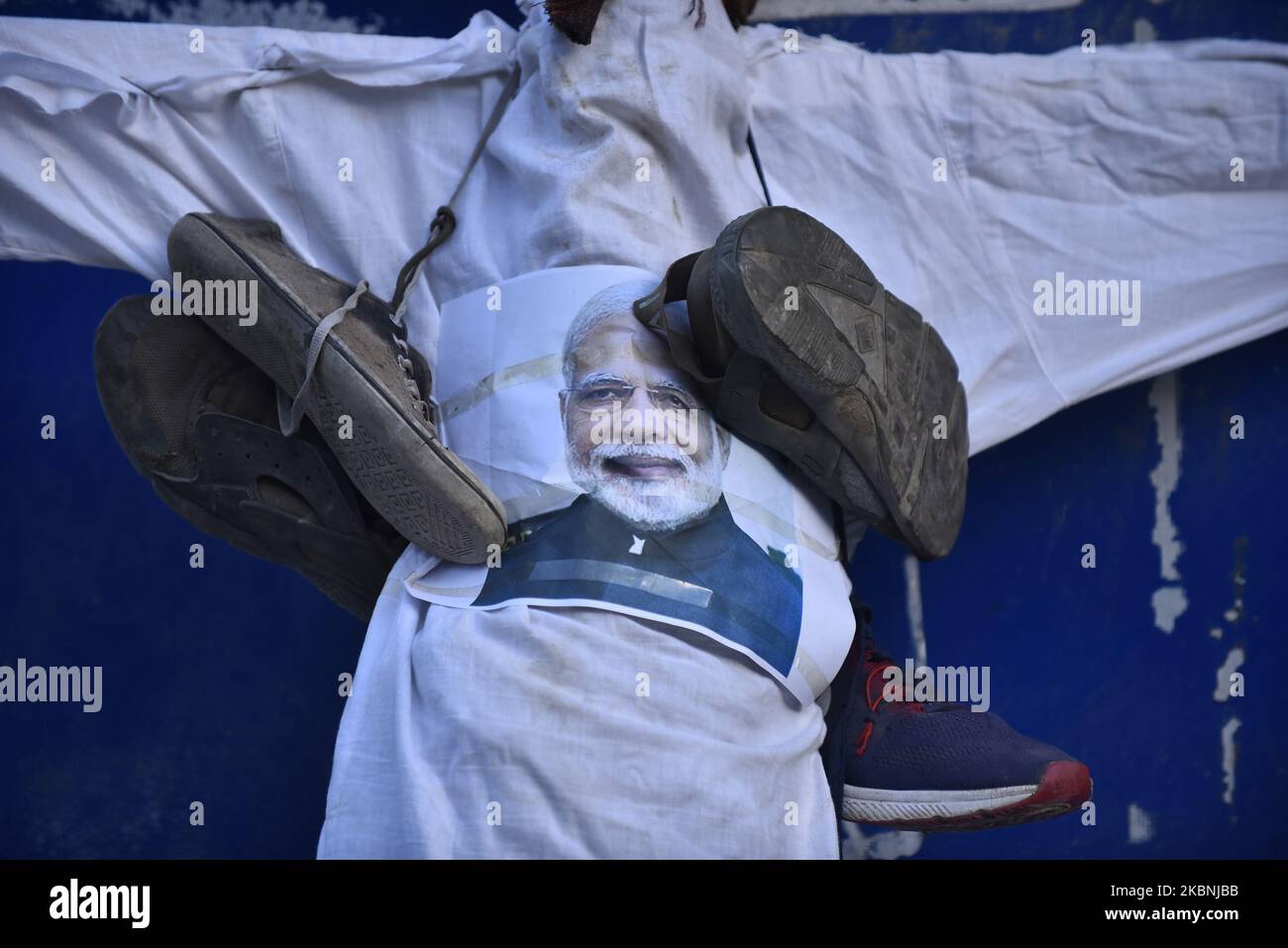 Members of Janta Durbar protest by offering shoes garland in an effigy ...