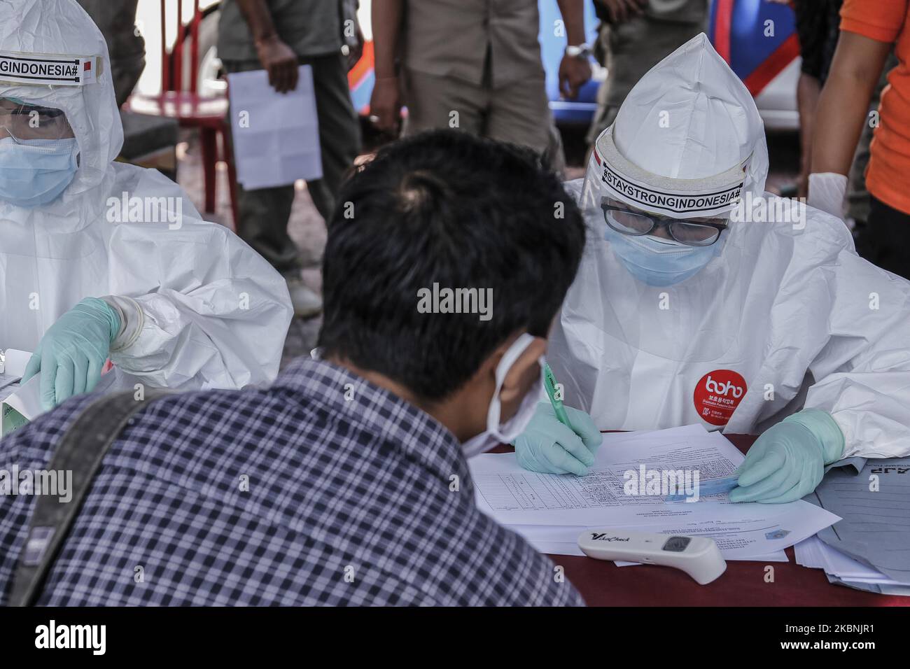 Interviews local citizens hi-res stock photography and images - Alamy