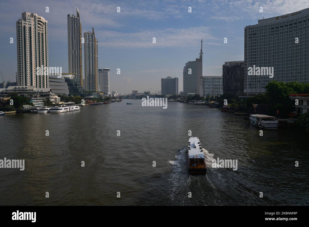 A Chao Phraya Express Boat which carrying passengers from Nonthaburi ...