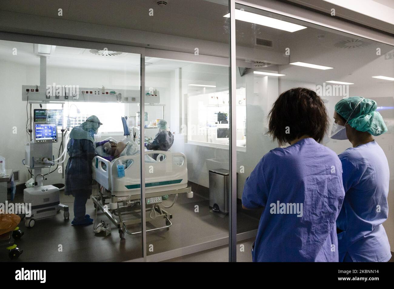 Negative temperature isolation rooms hi-res stock photography and ...