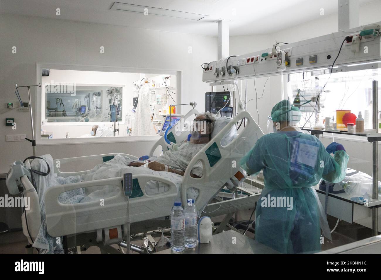 Negative temperature isolation rooms hi-res stock photography and ...