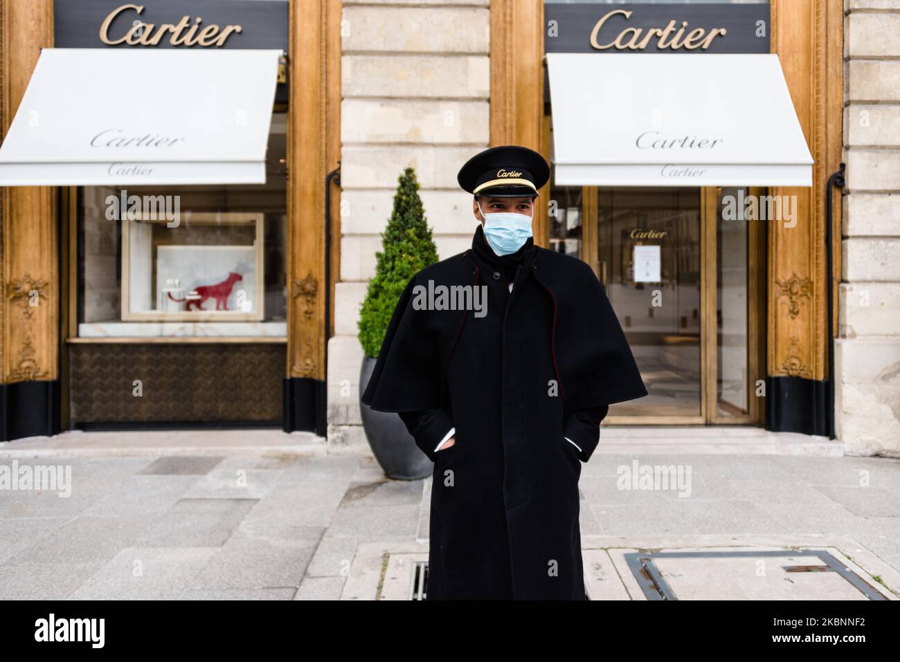 Cartier luxury boutique employee hi-res stock photography and images ...