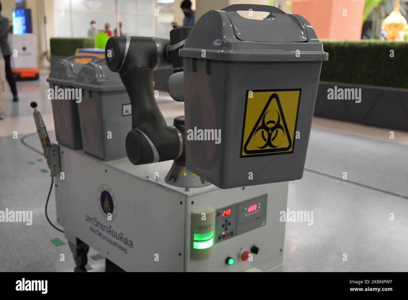 Presenting demonstration of how the robot works during the opening ...