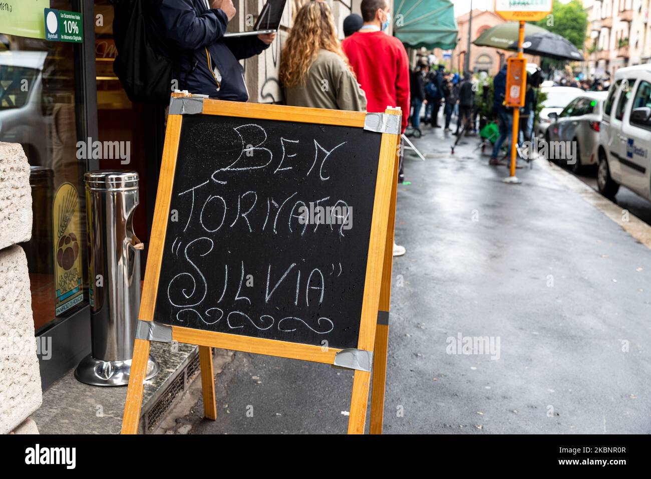 Board reading “Ben Tornata Silvia” (“Welcome Back Silvia”) left in ...