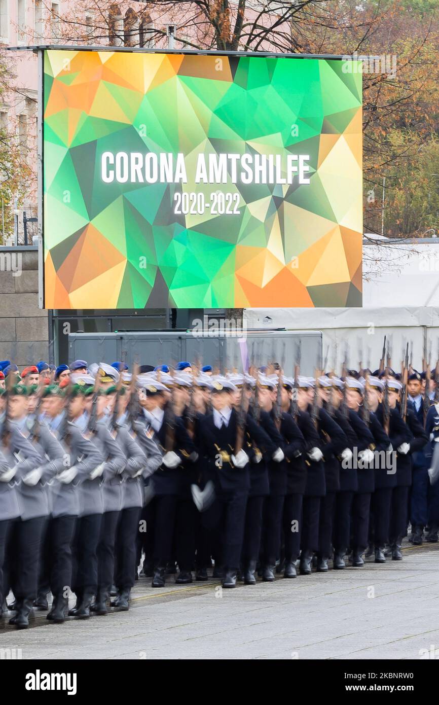 Berlin, Germany. 04th Nov, 2022. Soldiers march during a ceremonial ...