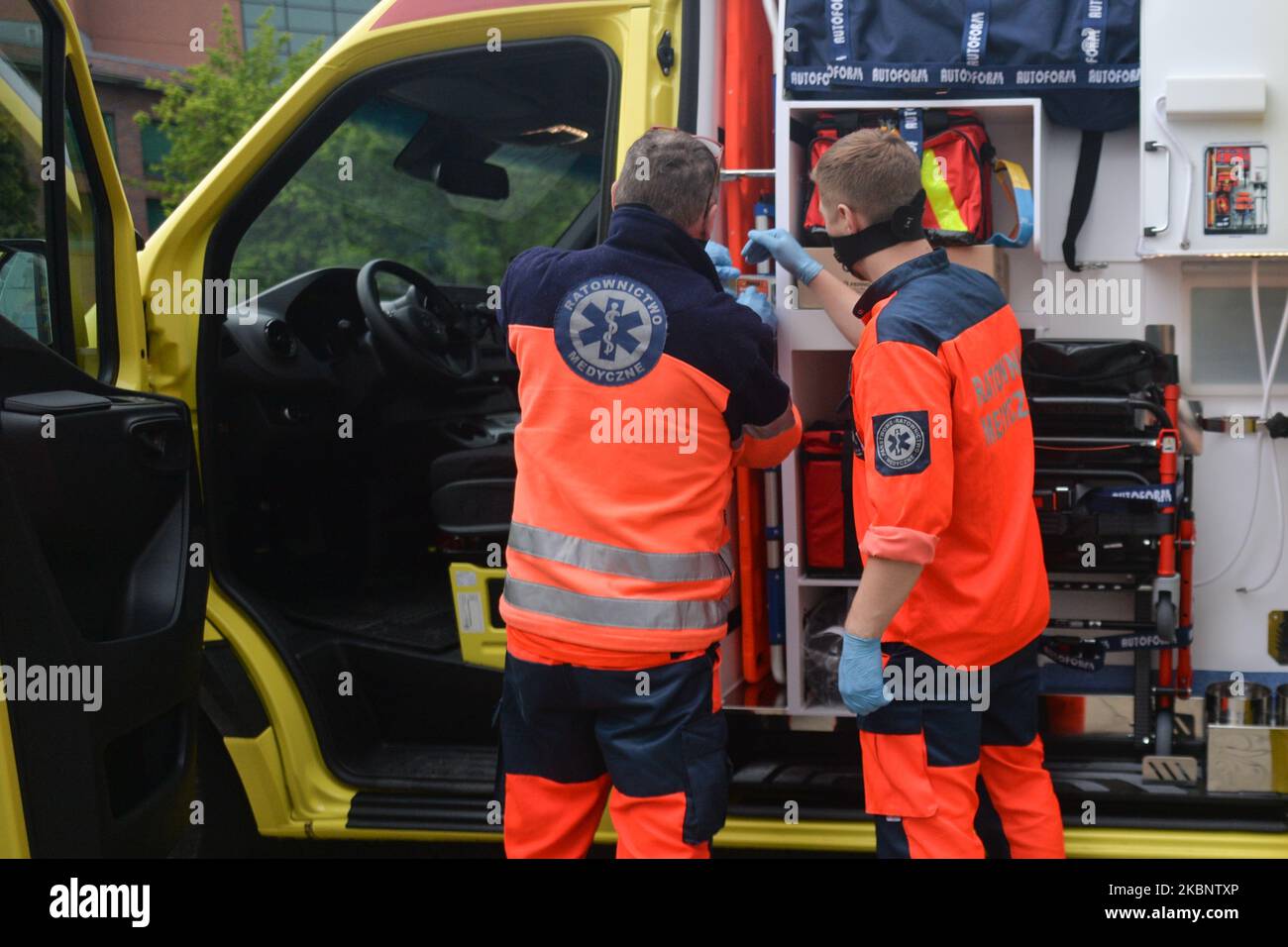 Clean ambulances hi-res stock photography and images - Alamy