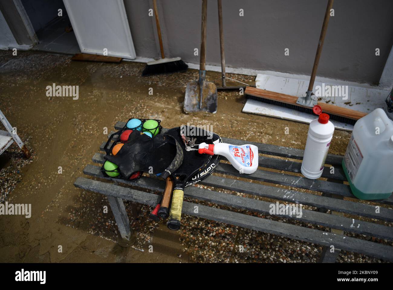 Work in progress at a bathing establishment of the Riviera Romagnola ...