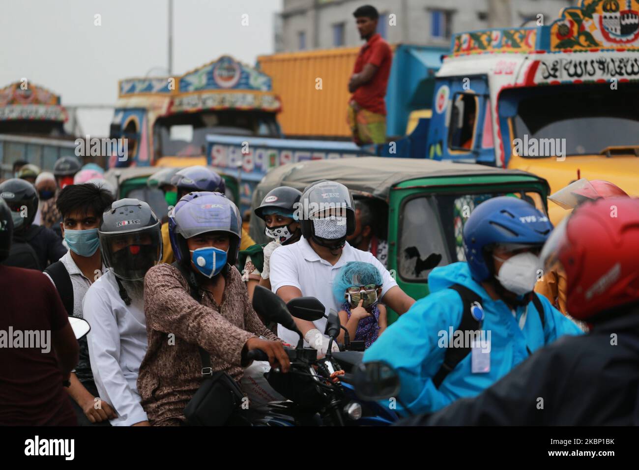 Migrant people leaving the capital city during the lockdown following ...