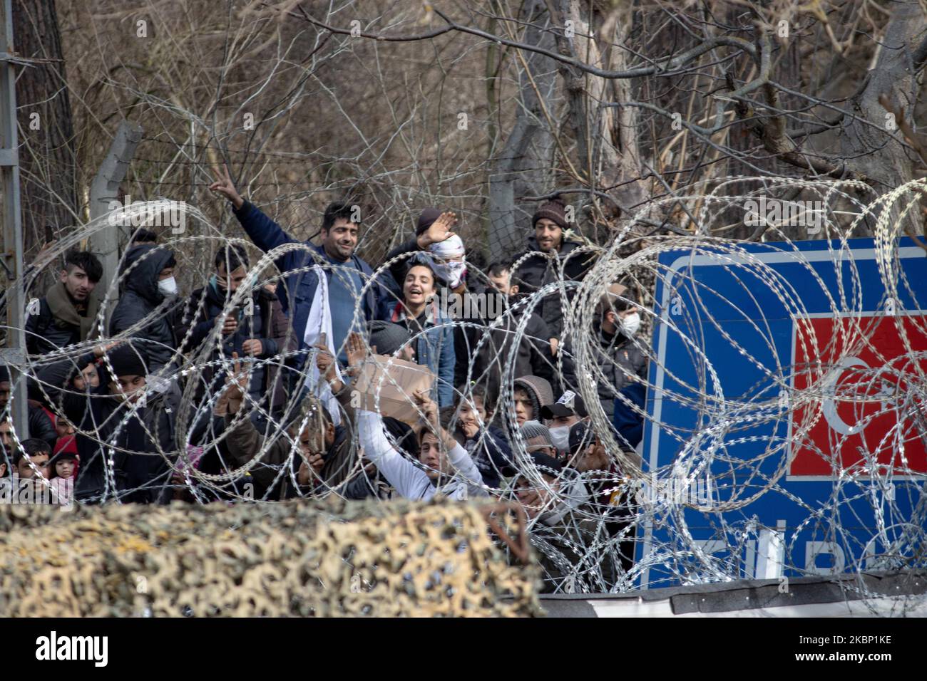Turkey syria border crossing wire hi-res stock photography and images ...