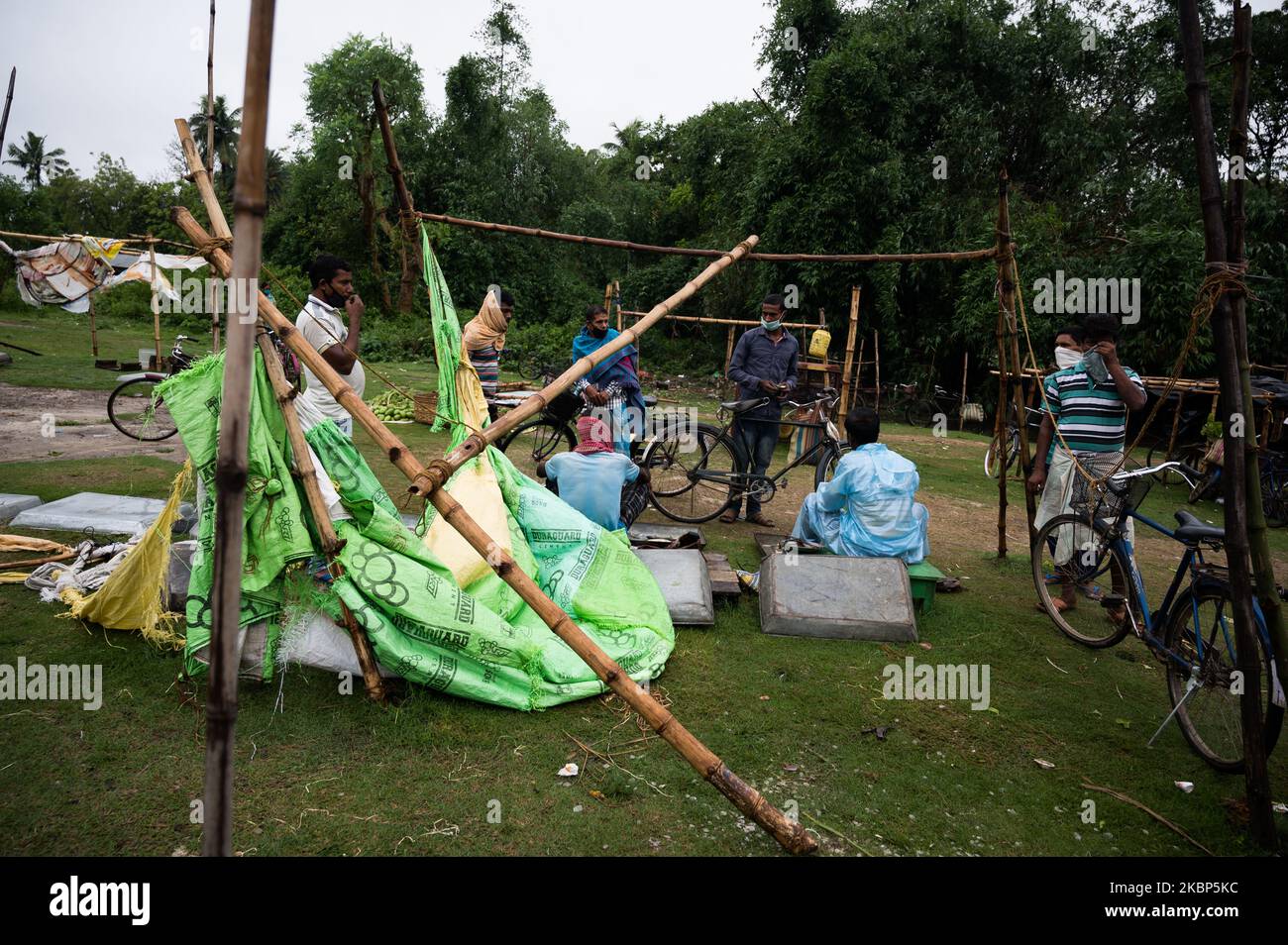 Tends shops at markets, damage due to the devastating Cyclone Amphan in ...