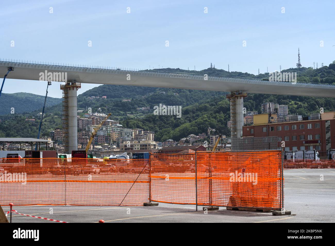 View of the new viaduct that will connect Genoa again from east to west ...